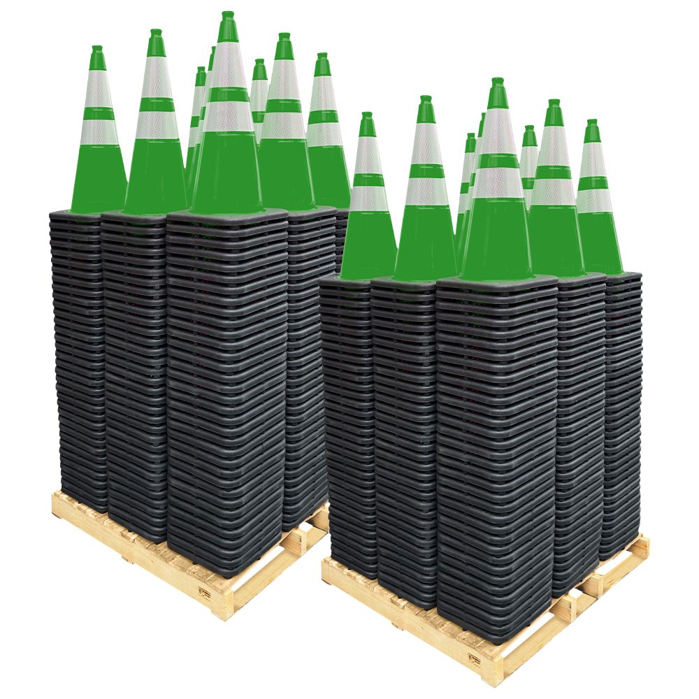 28" Traffic Cones, 7 lb Black Base, w/Reflective Collar - Pallet Bundle